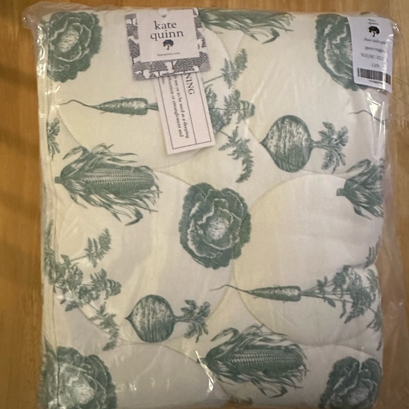 kate quinn | Bedding | Kate Quinn Green Veggies Circle Quilt | Poshmark